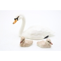 Beswick swan 1684 with two cygnets (3).