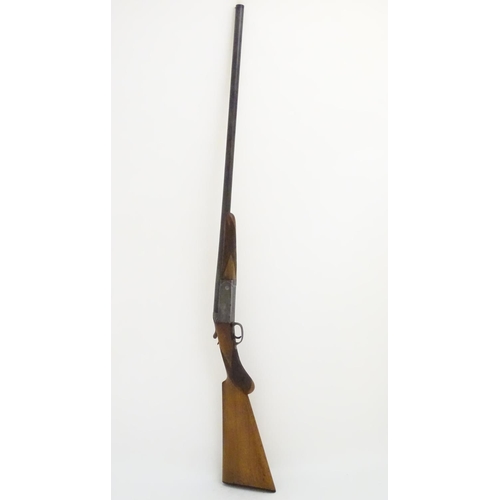 Shotgun: a Vickers 'Vanguard' 12 bore toplever semi-hammerless shotgun ...