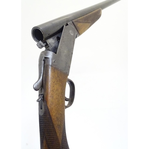 Shotgun: a Vickers 'Vanguard' 12 bore toplever semi-hammerless shotgun ...