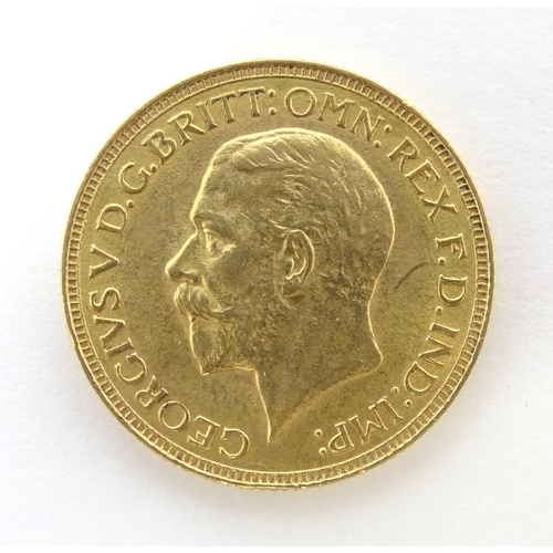 Coin : A George V 1929 gold sovereign coin. Total weight approx. 8g