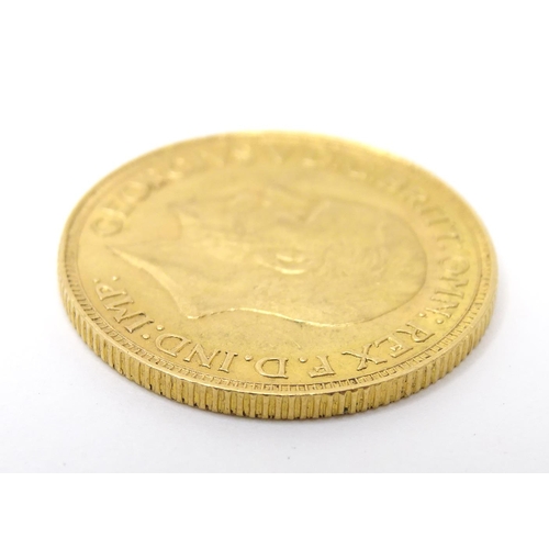 Coin : A George V 1929 gold sovereign coin. Total weight approx. 8g