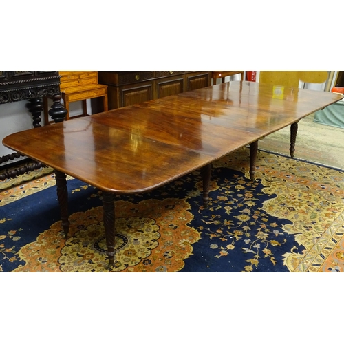 An early / mid 19thC Irish dining table, with a telescopic movement in ...