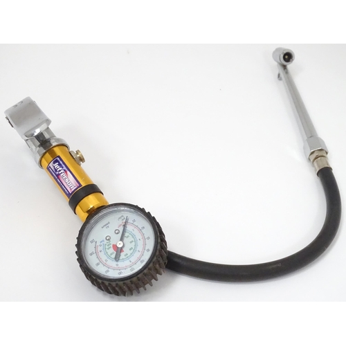 Workshop Tools : An Axminster 577002 pneumatic drill, together with an ...