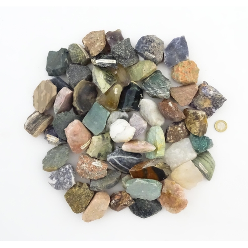 Natural History / Geology Interest: A quantity of assorted hardstone ...