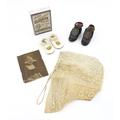 An early 20thC traditional Dutch lace bonnet / cap, with a photograph ...