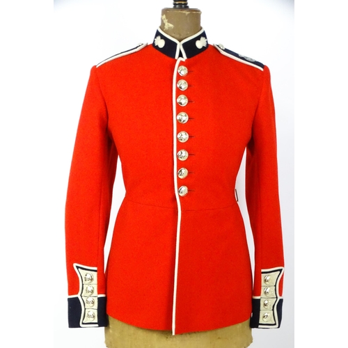 Militaria : a late 20thC 1959 pattern Grenadier Guards tunic by Kashket ...