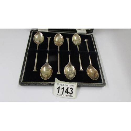 A cased set of six silver teaspoons 1.75 ounces.