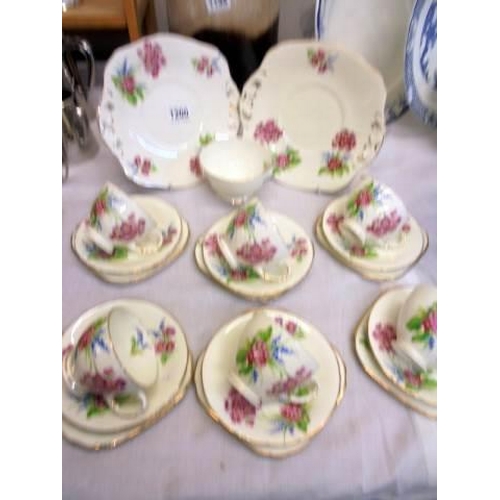 A vintage Sutherland bone china tea set (21 pieces).