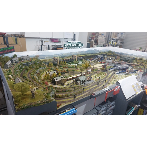 Very Large Model Railway OO Gauge DCC Layout professionally Built. This ...
