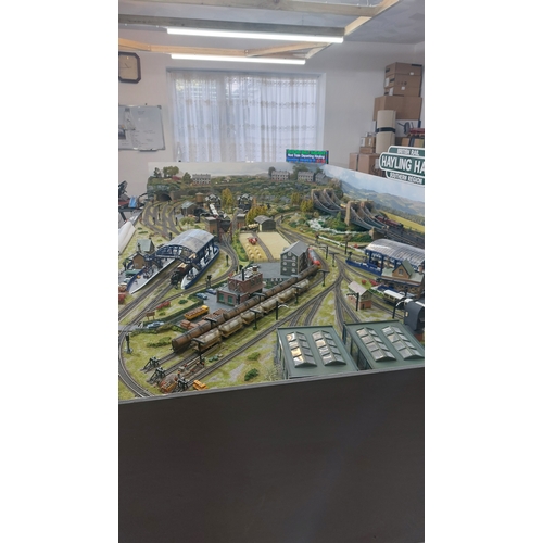 Very Large Model Railway OO Gauge DCC Layout professionally Built. This ...