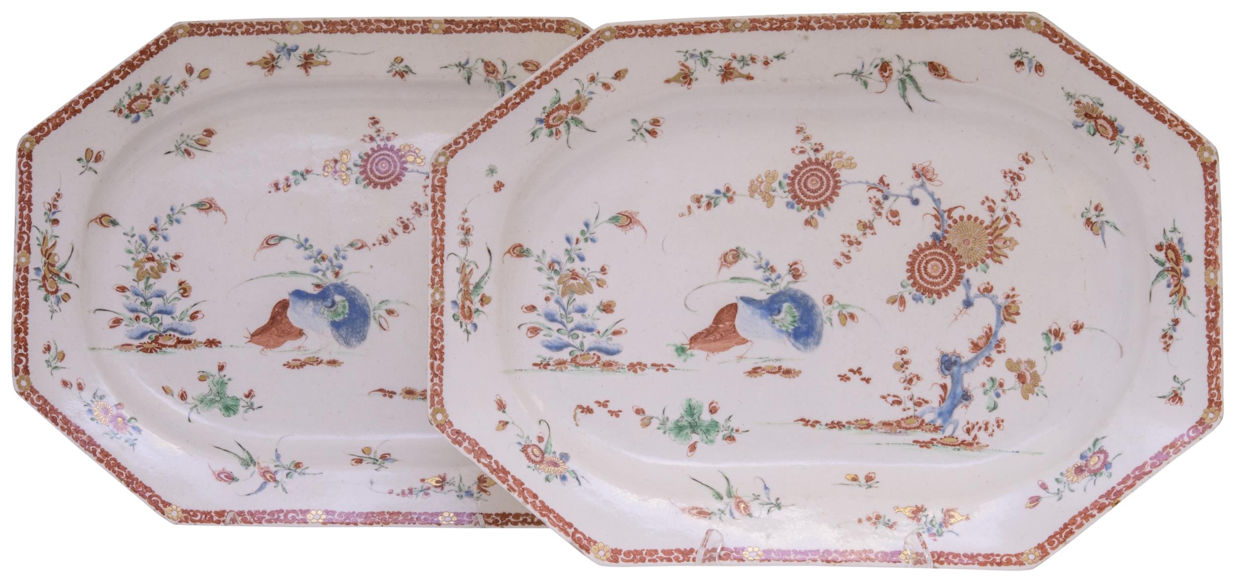 AN 18TH CENTURY JACKFIELD TYPE TEAPOTCirca 1750, with gilded decoration ...