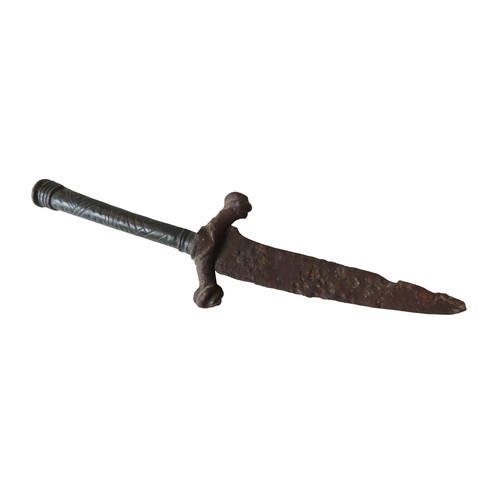 A QUILLION DAGGER of small proportions, possibly 16th/17th century, the ...