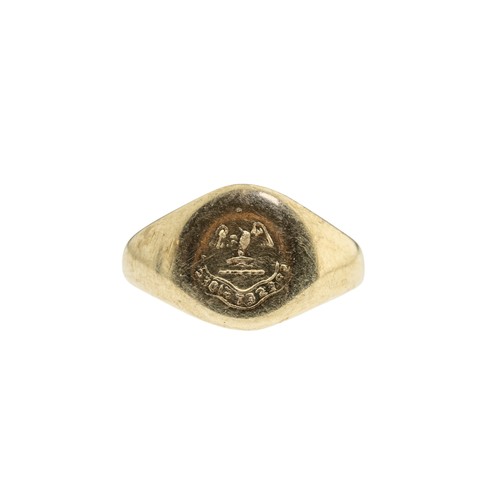 A 9 CARAT GOLD SIGNET RING, the oval panel engraved with a crest ...