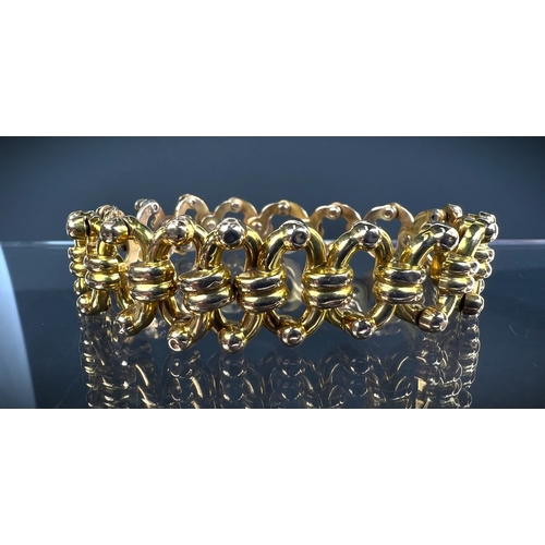 A yellow metal expanding bracelet, stamped 15, 15.4gms