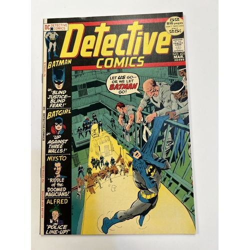 DC Comics: Detective Comics - Batman, Batgirl .. #417 x 2, 418, 419 x 2 ...