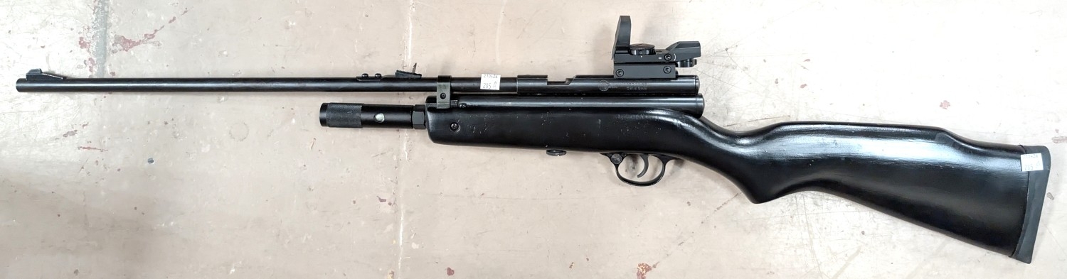 An SMK 5.5mm calibre air rifle with sight.