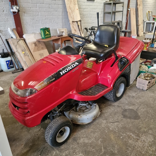 Honda Hydrostatic Ride On Lawnmower - Working