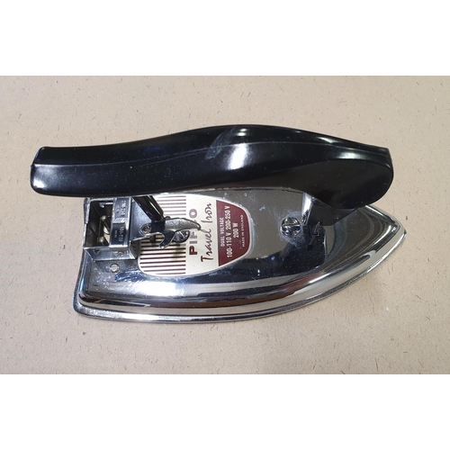 Boxed, vintage Remington electric shaver together with a boxed vintage ...