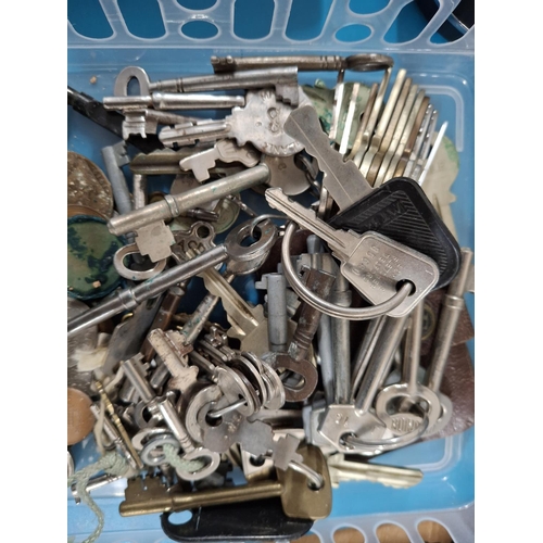 Large quantity of keys including old cabinet examples and a large ...