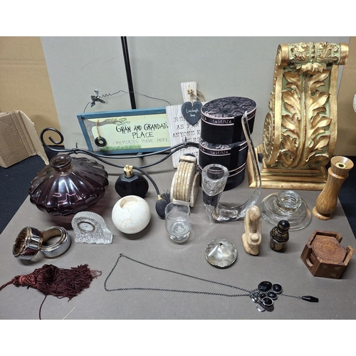 Box full of assorted modern home furnishings and collectable items (Qty)