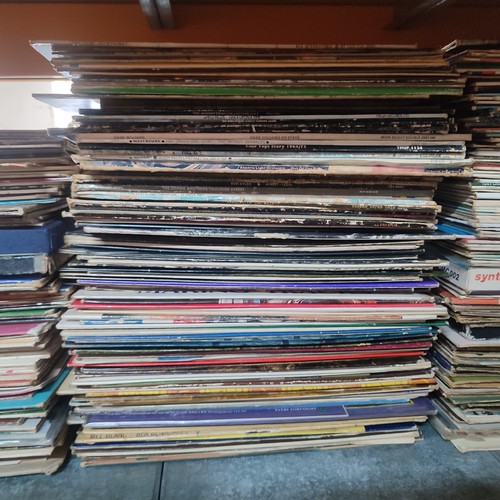 Huge collection of various vinyl records includes Jay Z, Bob Dylan ...