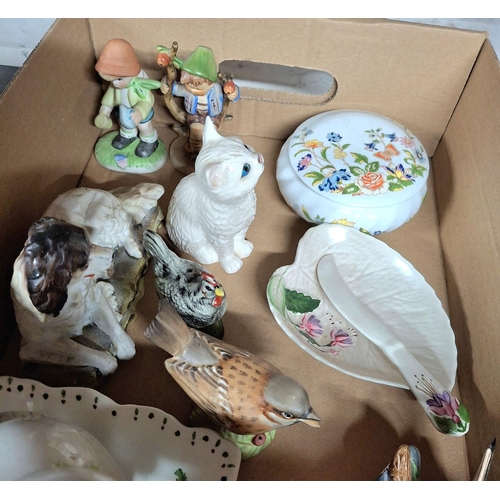 Quantity of small ceramic figurines (Qty)
