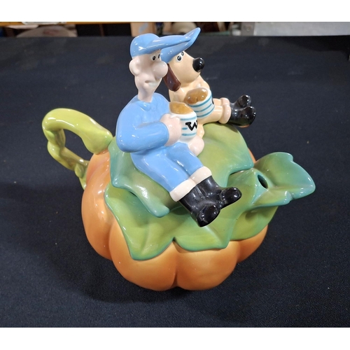 Border Fine Arts, Wallace and Gromit "Pumpkin" tea pot (A6486)
