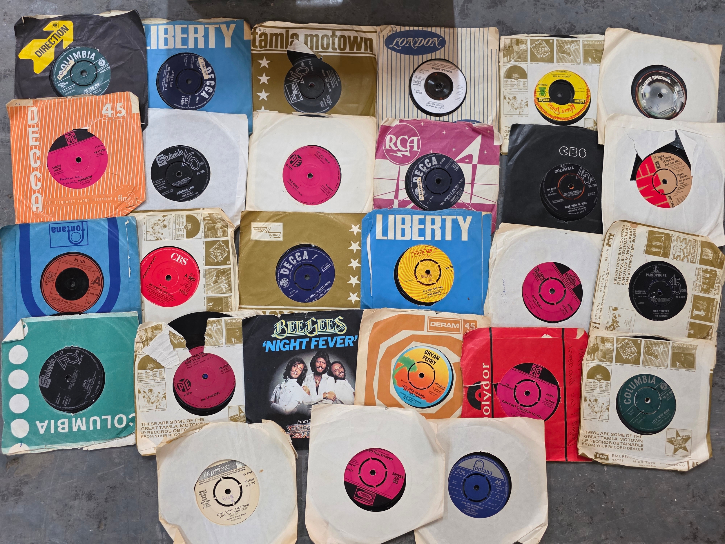 Selection of 7" & 12" vinyl records including Soul, The Kinks, Diana ...