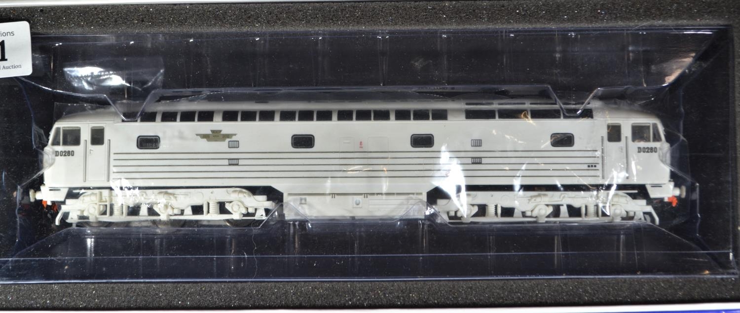 Heljan 00 gauge 4005 BRCW D0260 'Lion' Locomotive Limited edition.