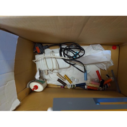 Janome JP720 sewing machine in box + quilting accessory