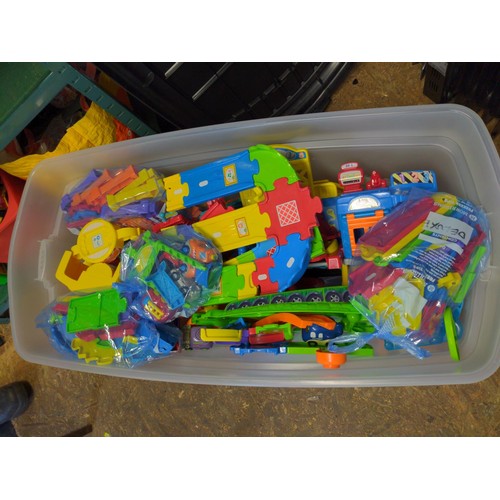 Toot Toot world 2 x Ultimate track sets, 2 x Deluxe track sets, airport ...