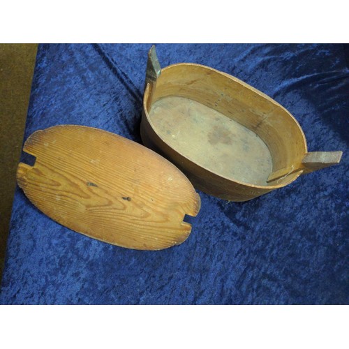 C19th Scandinavian steamed bentwood tine or Svepask lidded box with ...