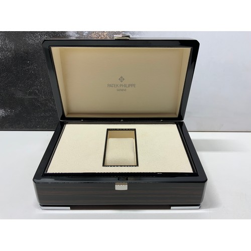 PATEK PHILIPPE SWISS WOOD WOODEN WATCH BOX COMPLETE WITH FELT (9550)