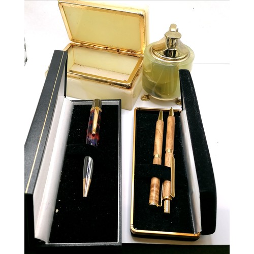 Onyx desk items to include a Ronson lighter and piano hinged box (lid ...