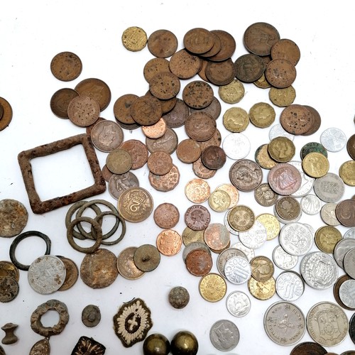Collection of coins, military buttons t/w metal detecting finds inc a ...