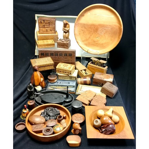 Large qty of treen / woodware inc Japanese hand turned and carved ...