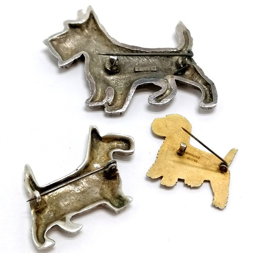 3 x antique silver marked dog brooches - largest 6.5cm across & total ...