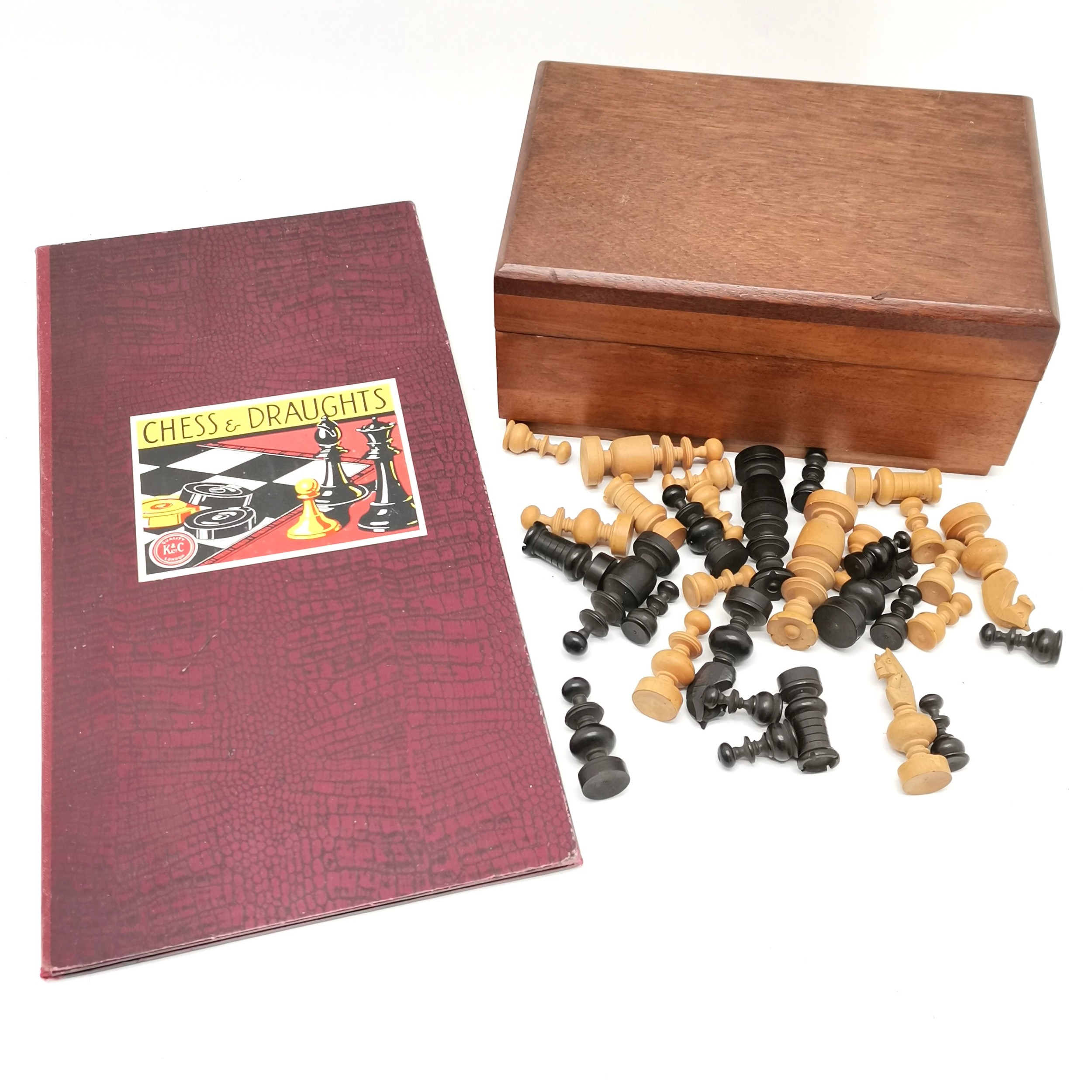 Vintage hand carved wooden complete chess set (tallest piece 7.5cm ...