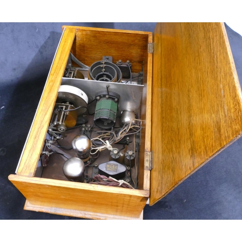 An oak 1920's style rectangular shaped radio with hinged lid (interior ...