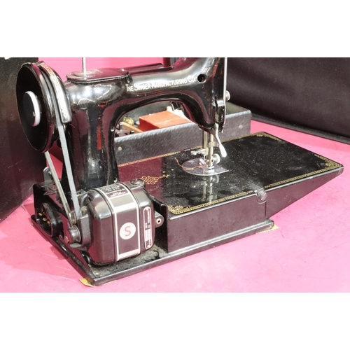 Singer Manufacturing Co. portable sewing machine complete with foot ...