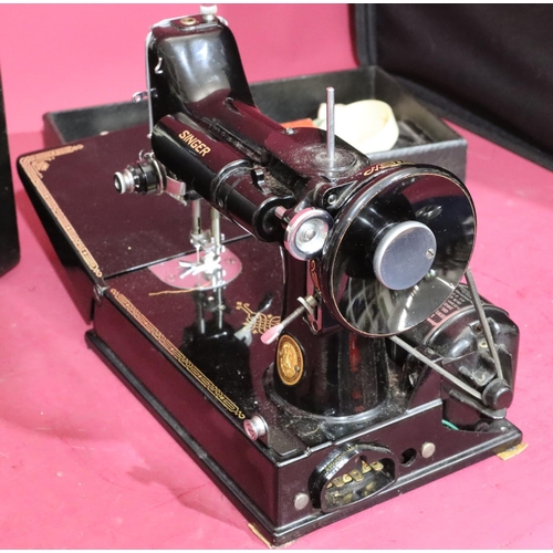 Singer Manufacturing Co. portable sewing machine complete with foot ...