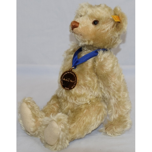 A modern Steiff "2004" Teddy Bear, 32cm high