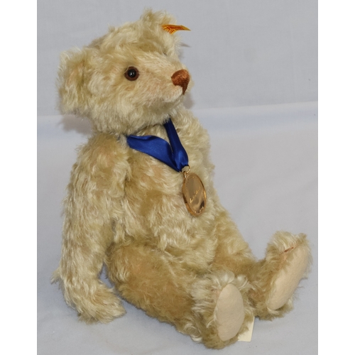 A modern Steiff "2004" Teddy Bear, 32cm high
