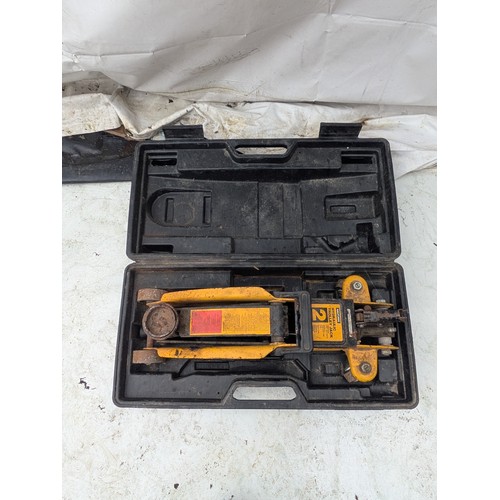 A 2 tonne Halfords hydronic jack in carry case