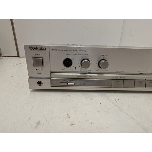 A Technics SU-600 stereo integrated amplifier