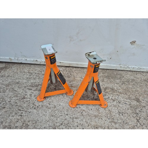 A pair of Halfords axle stands