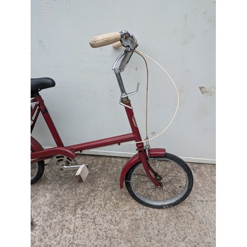 A vintage Raleigh push bike