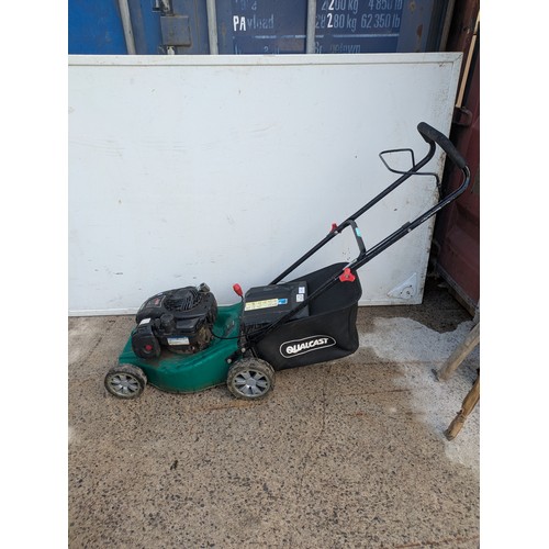 A Qualcast xss41d petrol lawn mower with a briggs and Stratton 450e engine