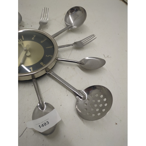 A kitchen cutlery quartz wall clock
