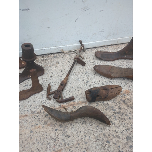 Iron Shoe Lasts and Cobbler Tools Set